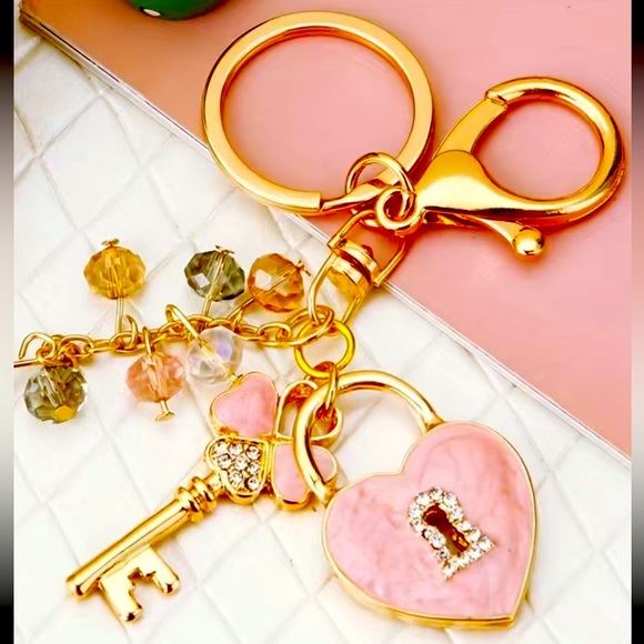 Accessories | Nwt Rhinestone Key And Heart Lock Keychain Cute Sparkle ...